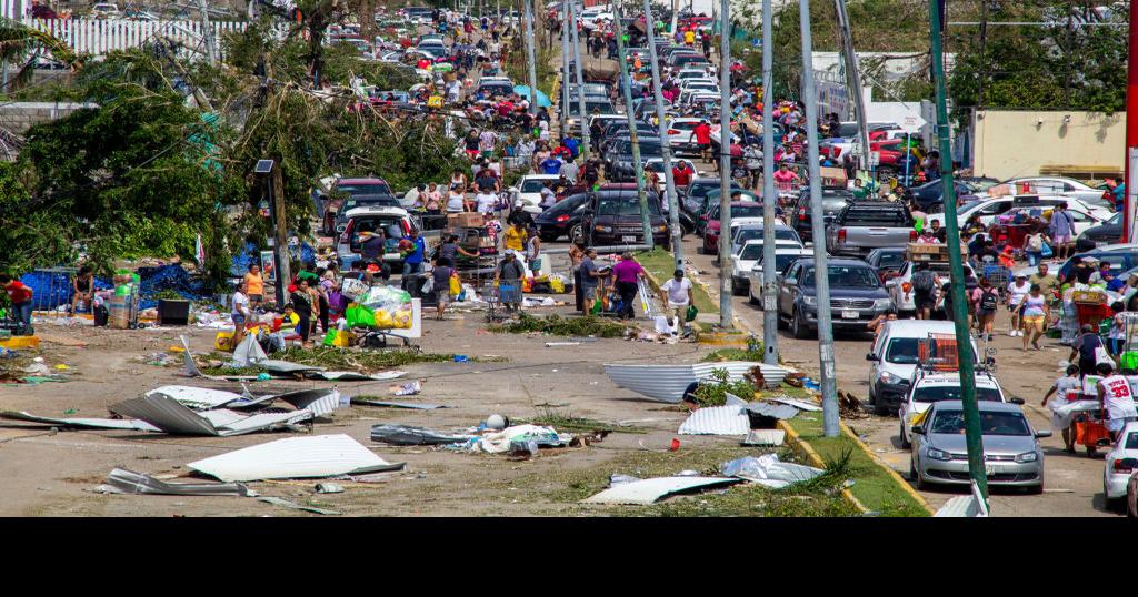 El puerto mexicano de Acapulco lucha por levantarse tras el paso del huracán Otis ...