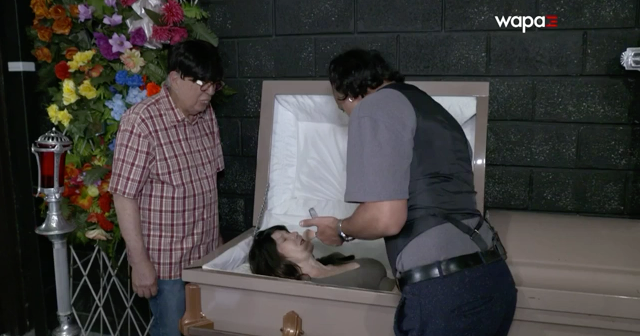 Maceta Jiménez lleva a su exesposa a una funeraria para que la ...