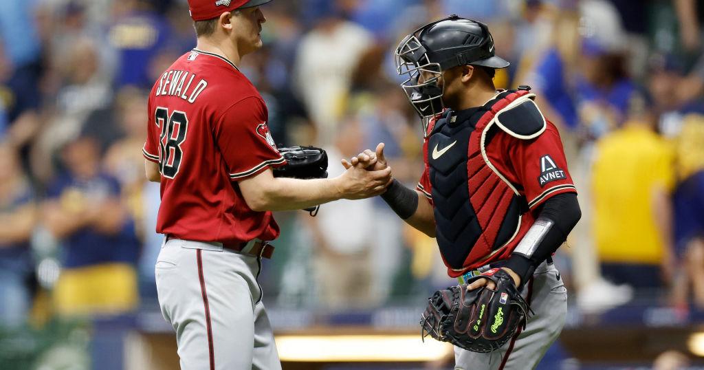 Arizona toma el comando de su Serie Wild Card ante Milwaukee | MLB | wapa.tv