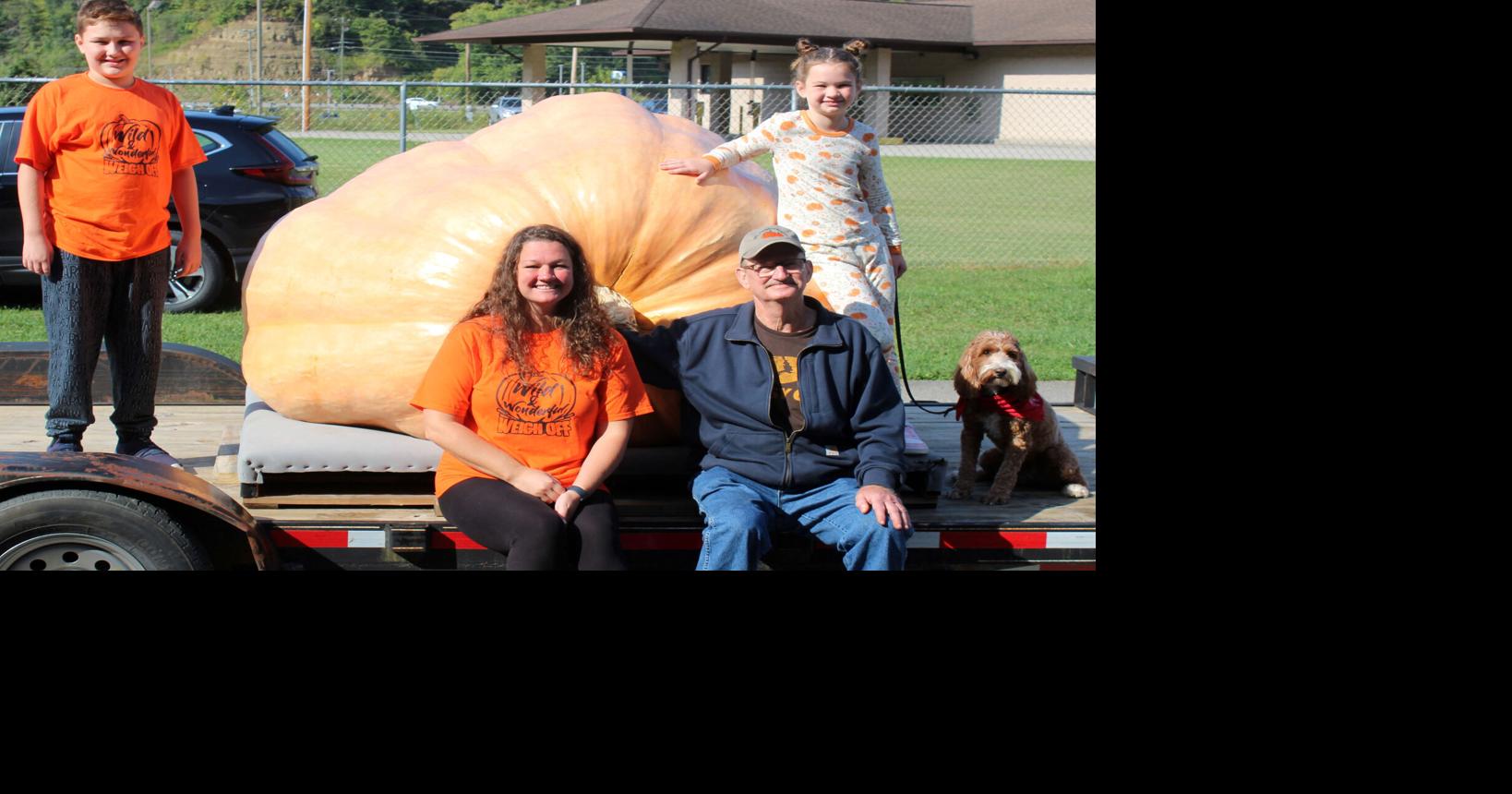Photos: Pap's big pumpkin visits WES | News | waynecountynews.com