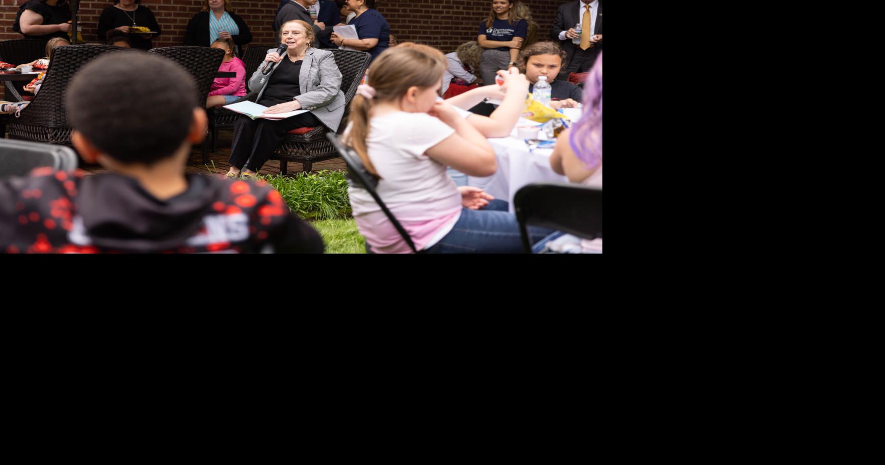 Wayne Elementary students participate in 'Take a Paws to Read' event ...