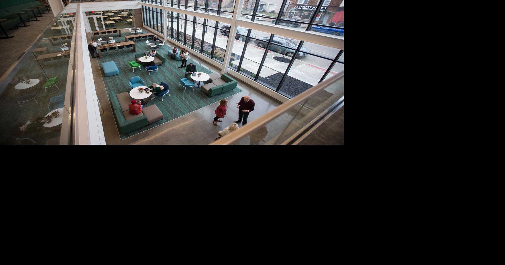 Marshall students tour new Brad D. Smith Center for Business and ...