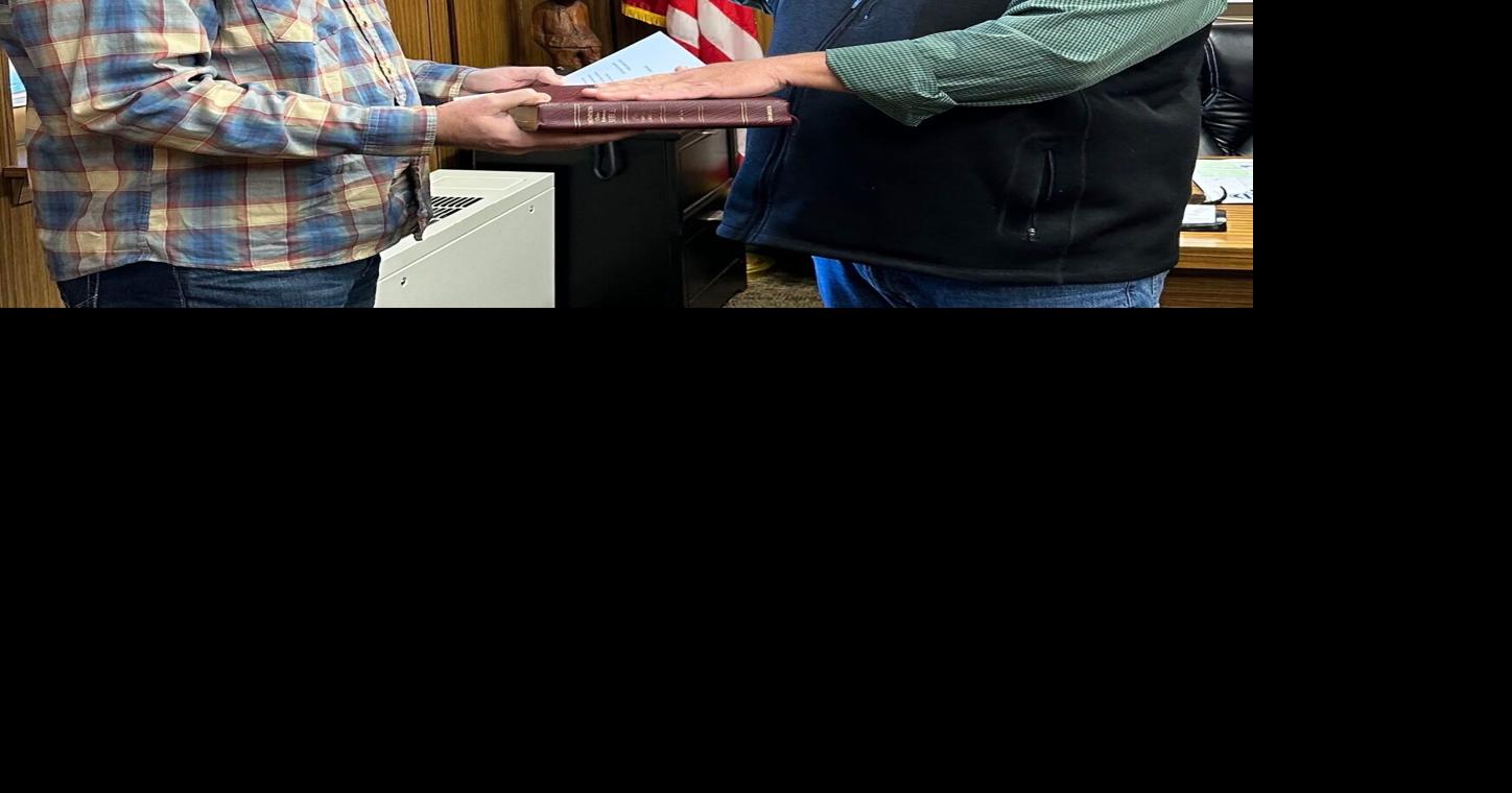 New Commissioner Enoch Jay Marcum is sworn in | News | waynecountynews.com