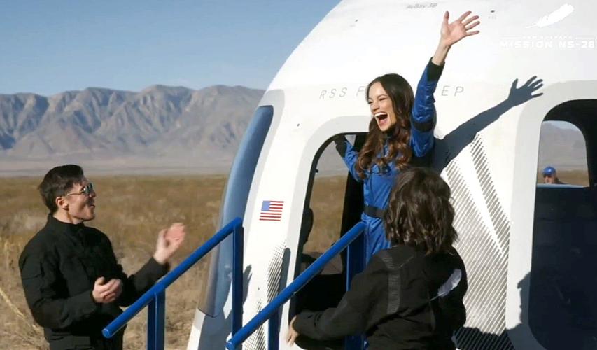 Emily Calandrelli, Sharon Hagle take Blue Origin to space | News ...
