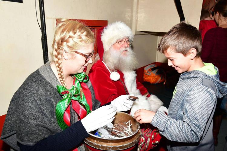 Holiday Light Trains Sell Out for Wilmington & Western’s 50th ...