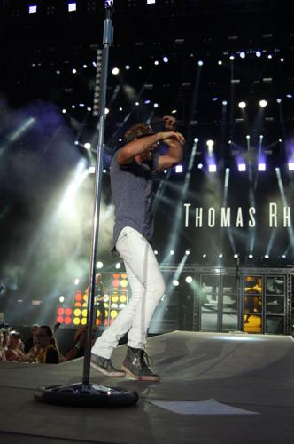 Thomas Rhett Sets the Stage for Florida Georgia Line Performance at ...