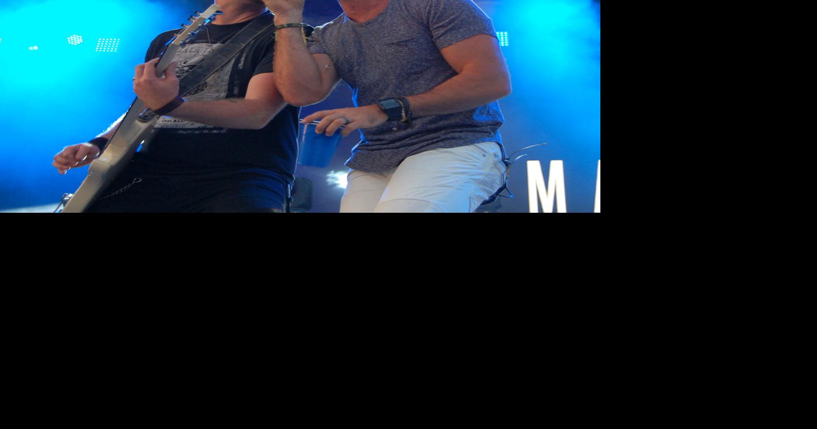 Thomas Rhett Sets the Stage for Florida Georgia Line Performance at ...