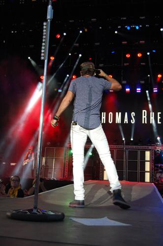 Thomas Rhett Sets the Stage for Florida Georgia Line Performance at ...