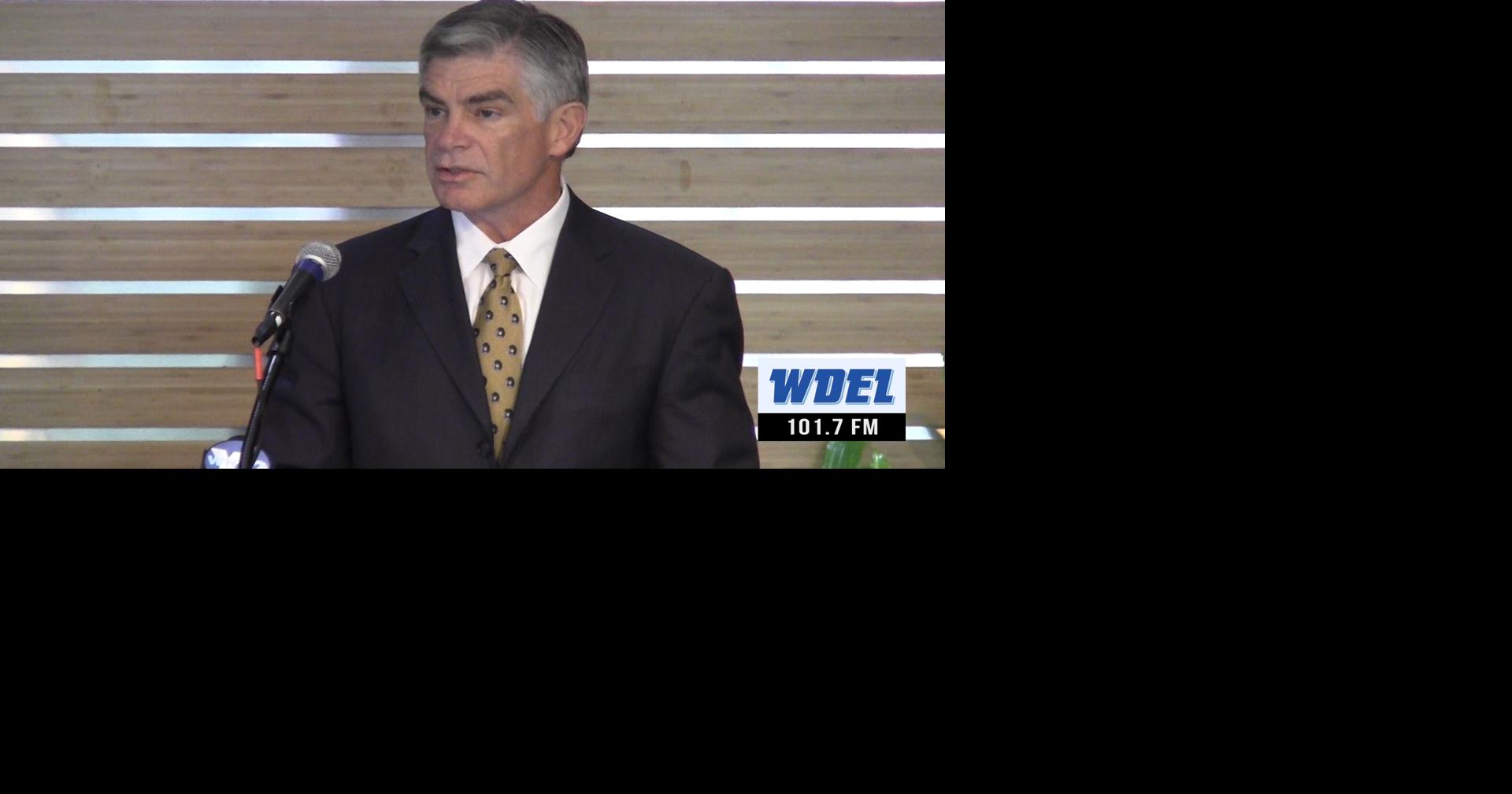 VIDEO: Retiring University of Delaware president says goodbye during ...