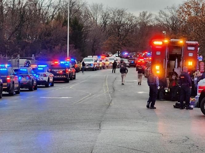 VIDEO | Trooper, suspect dead, 3 injured in shooting at Wilmington DMV ...