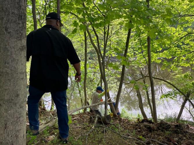 Gov. Carney and volunteers participate in DNREC's Christina River ...