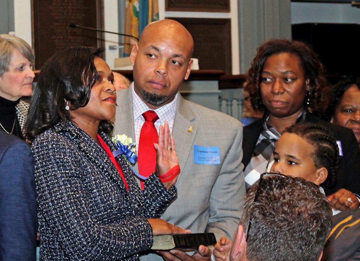 VIDEO | New and veteran lawmakers take their oaths of office in Dover ...