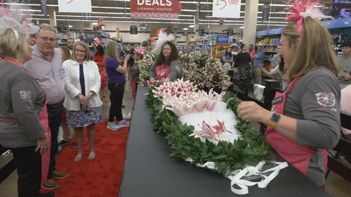 'Lilies for the Fillies' | Master florists carefully sew garland of ...