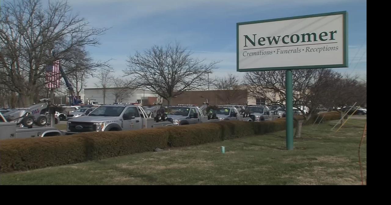 Funeral held for Larry Kizer, LMPD civilian tow truck driver killed on ...