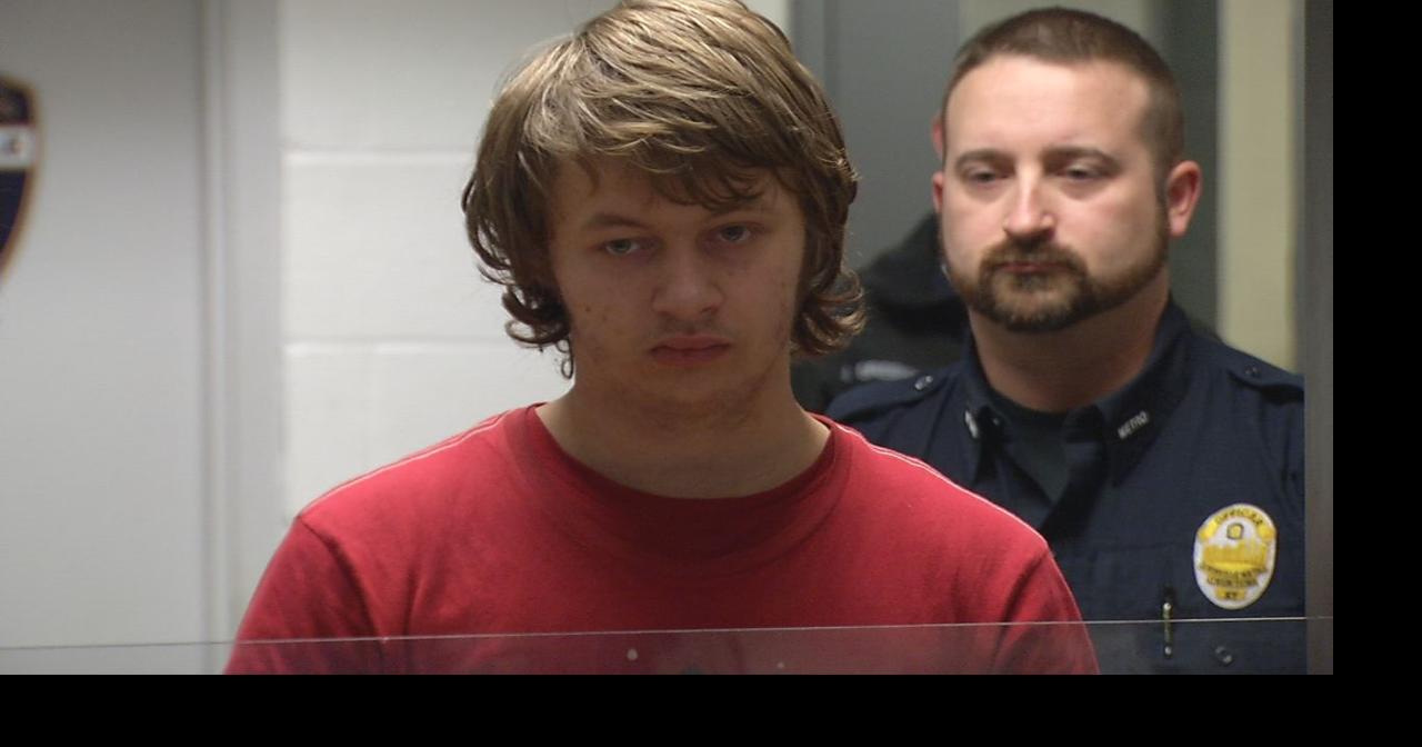 Man charged with terroristic threatening, accused of threatening to ...
