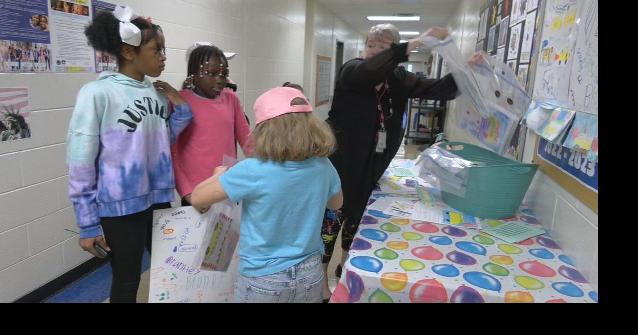 Students at Laukhuf Elementary make 600 thank-you cards for JCPS bus ...