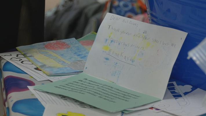 Students at Laukhuf Elementary make 600 thank-you cards for JCPS bus ...