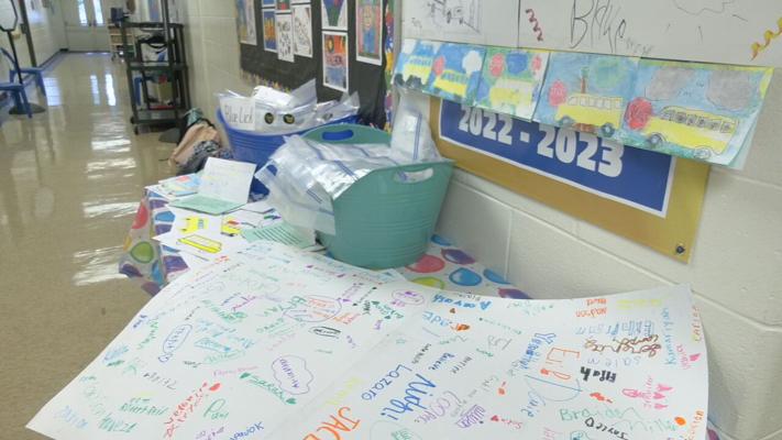 Students at Laukhuf Elementary make 600 thank-you cards for JCPS bus ...
