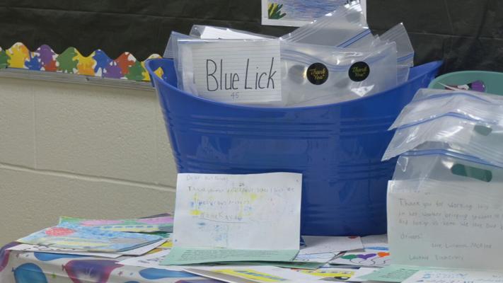 Students at Laukhuf Elementary make 600 thank-you cards for JCPS bus ...