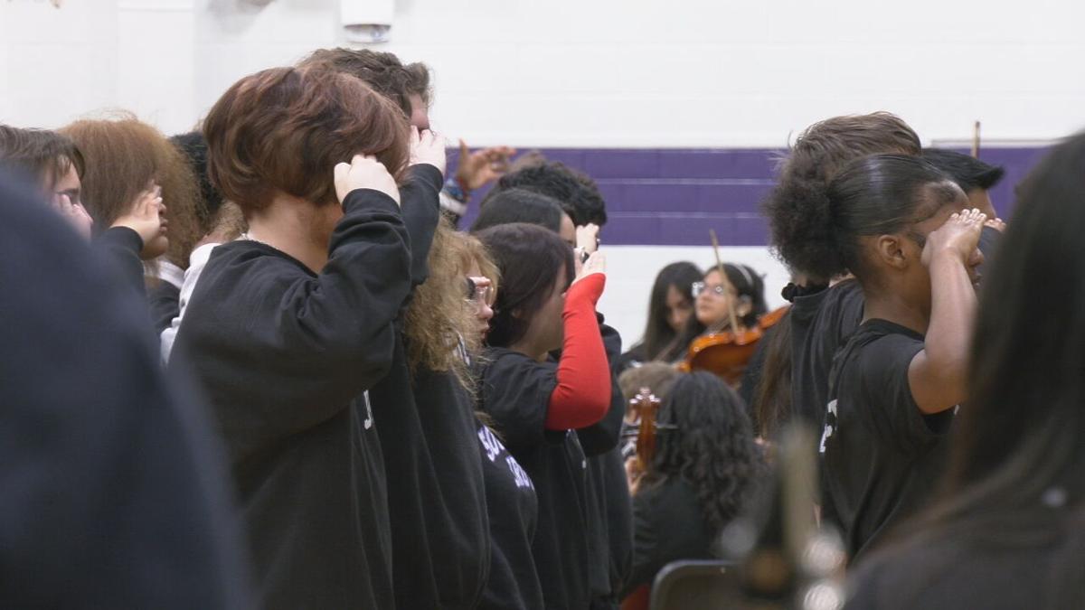 Southern High School students hold ceremony to honor local veterans ...