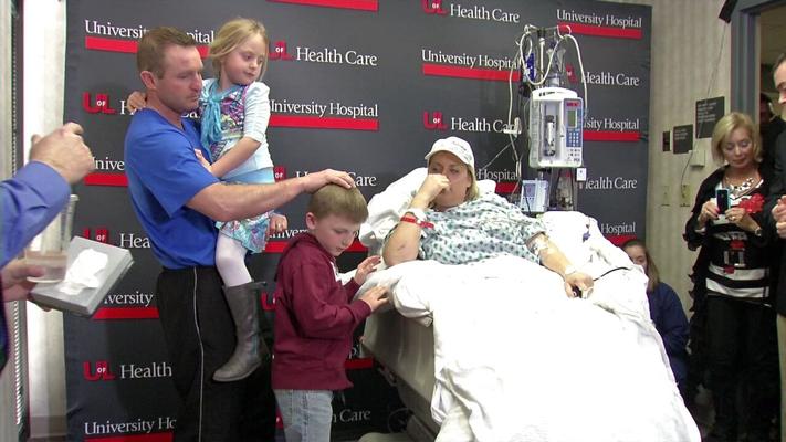 Mom who lost legs shielding kids from Henryville tornadoes continues to ...