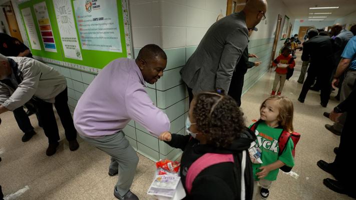 JCPS 'Flash Dads' surprise students at Byck Elementary | News | wdrb.com