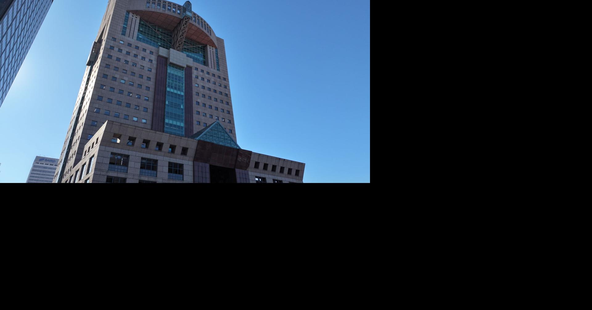 Sale of downtown Louisville's Humana Tower faces hurdles over building ...