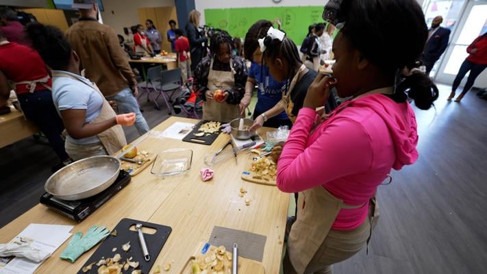Cooking class for students at Byck Elementary led by Dare to Care, GE ...