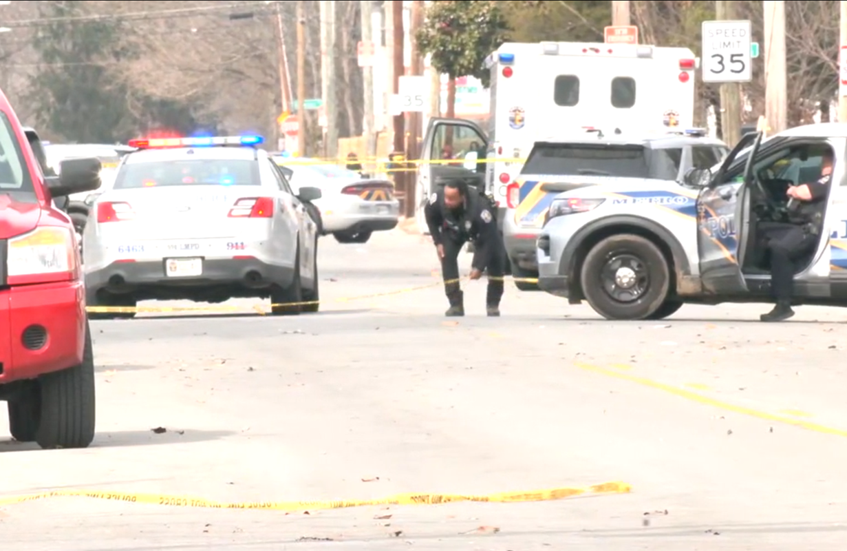 Man found dead after standoff with Louisville SWAT in Shawnee ...