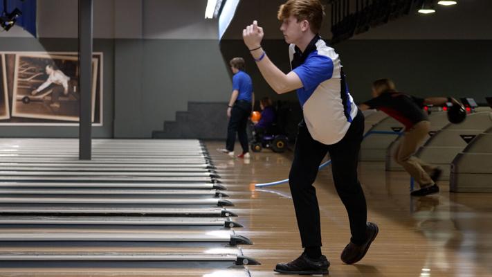 Kentucky high school bowling championships underway in Louisville ...