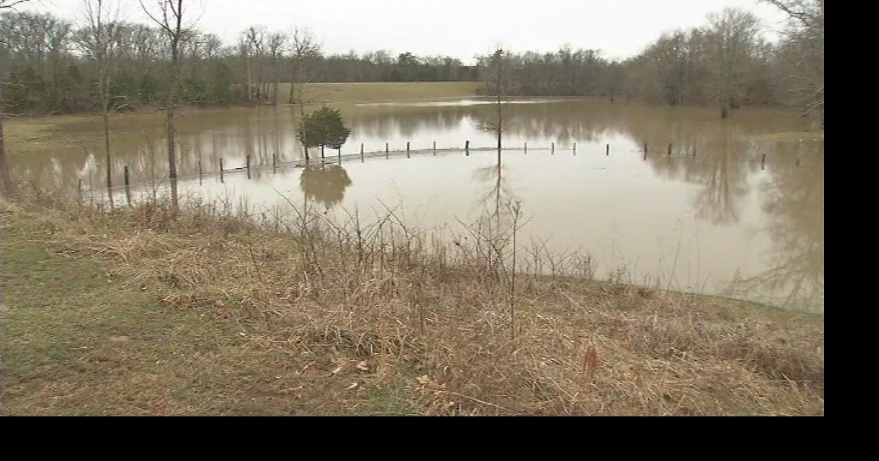 Lebanon Junction crews preparing to utilize flood gates as nearby river ...