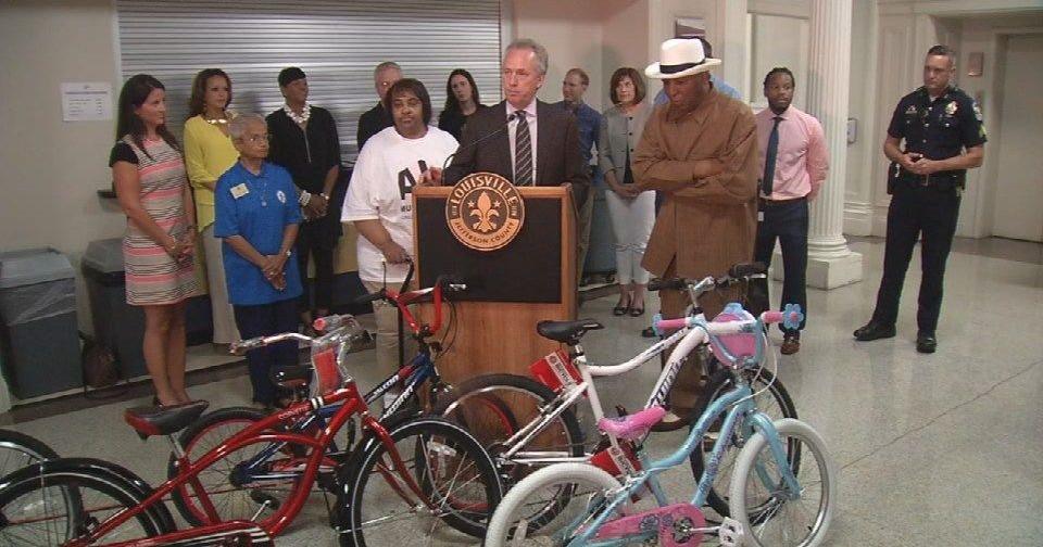 Schwinn donates 100 bikes in memory of Muhammad Ali | Local News | wdrb.com
