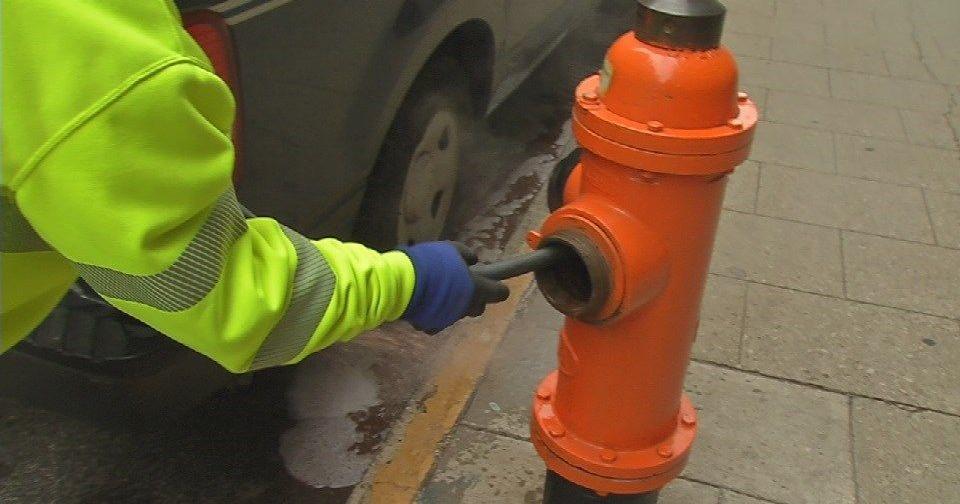 Louisville crews work to winterize fire hydrants | Local News | wdrb.com