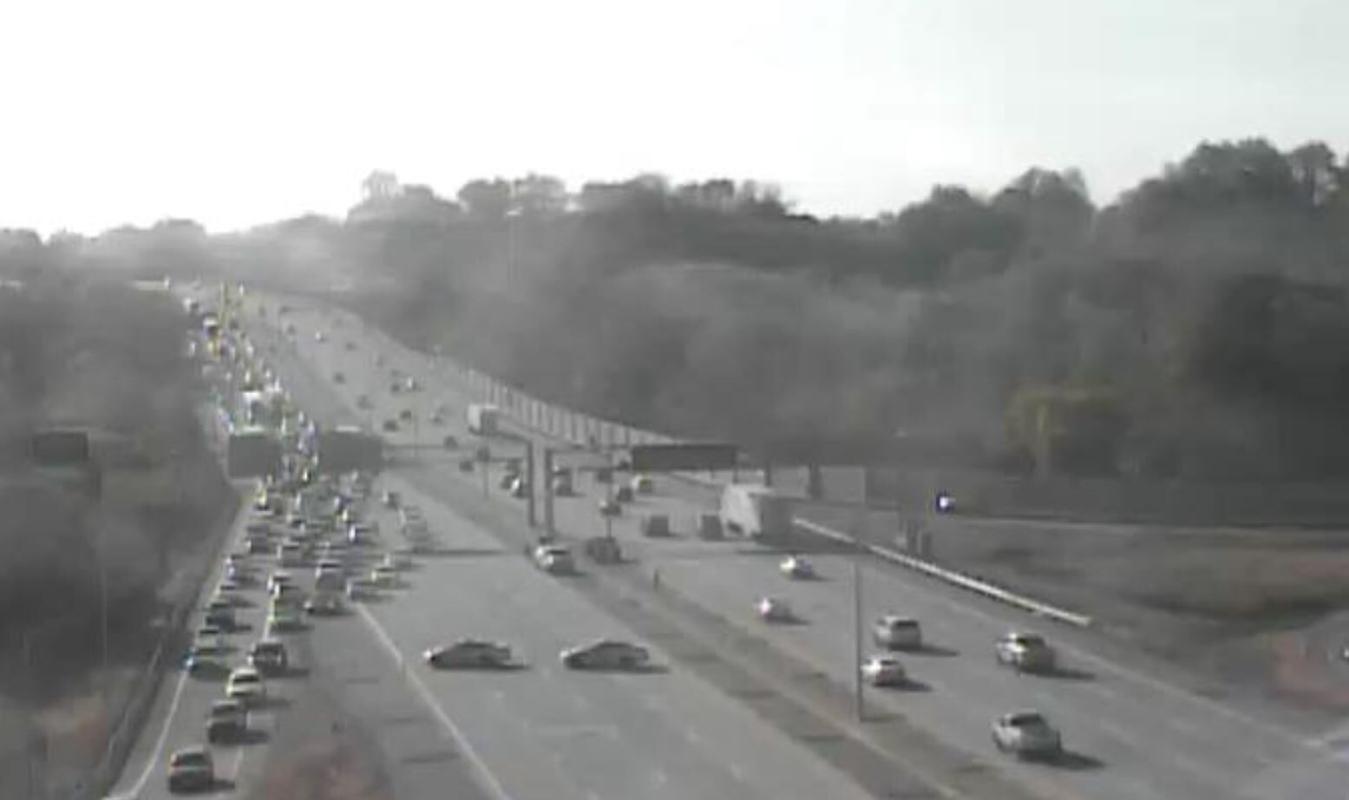 Eastbound lanes of Watterson Expressway closed near Newburg Road after 3-vehicle crash | Local ...