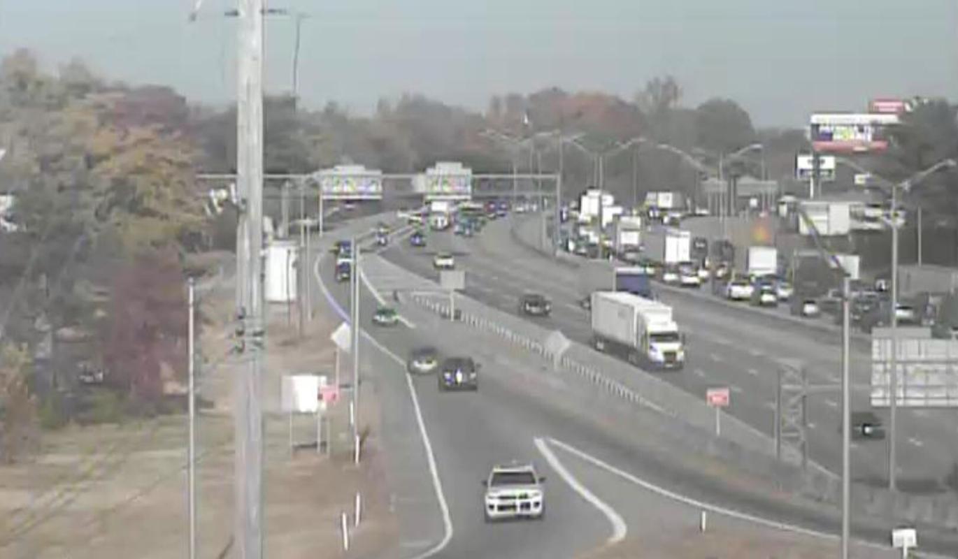 Eastbound lanes of Watterson Expressway closed near Newburg Road after 3-vehicle crash | Local ...