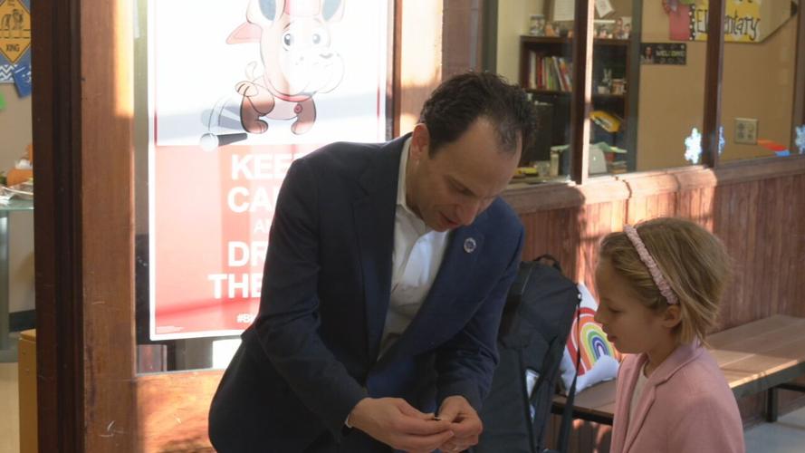 Louisville mayor meets newly-elected mayor of 5th-grade JCPS class ...