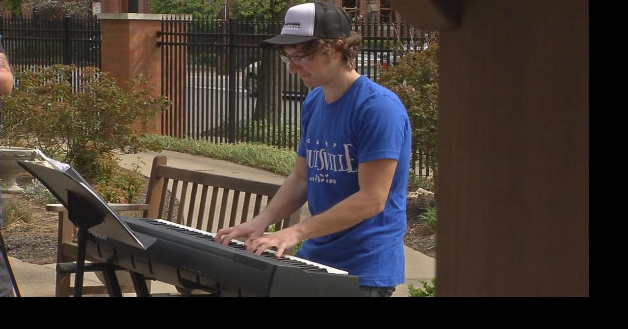 Louisville Orchestra's Teddy Abrams performs surprise pop-up concerts ...