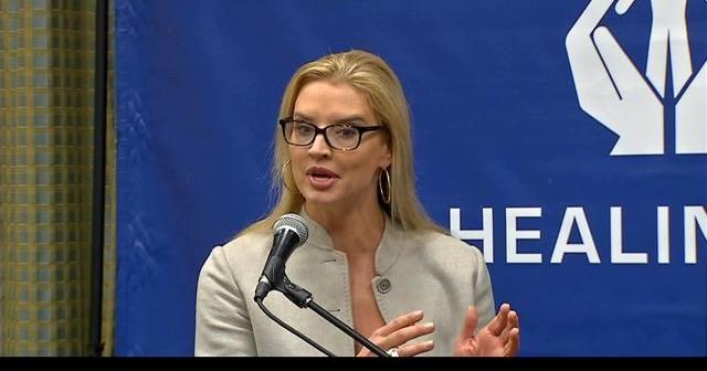 Former Fox News anchor appears in Louisville to raise money for The ...