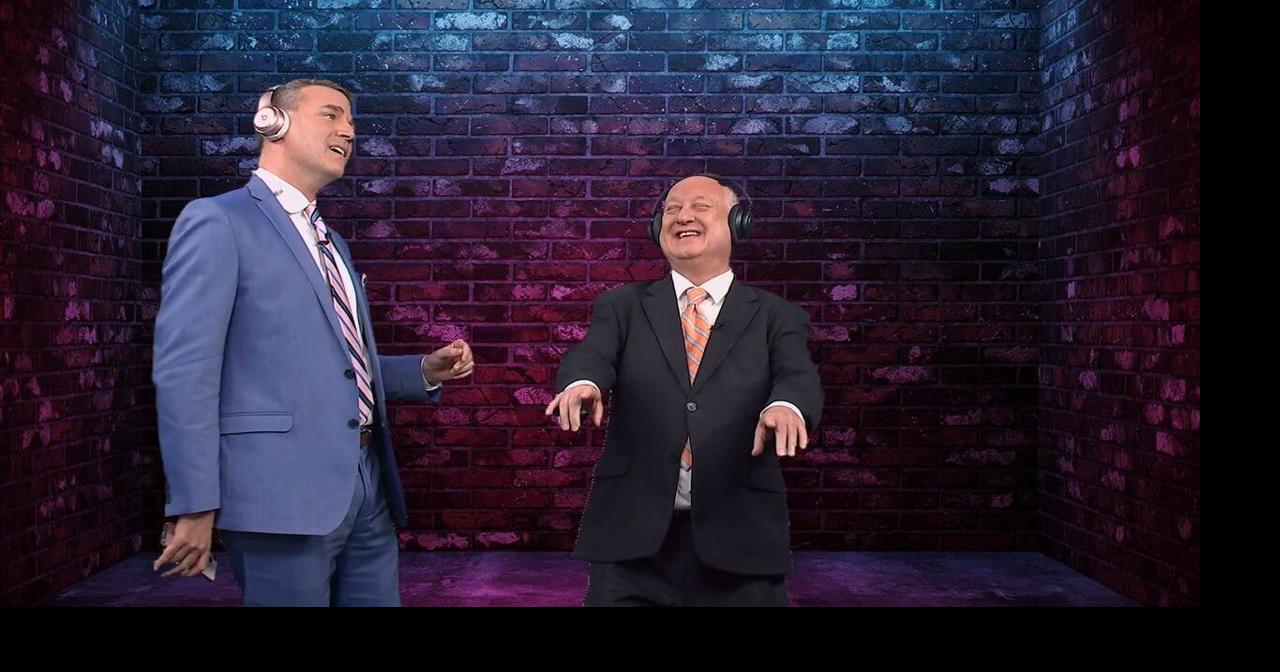 Barryoke! Jude Redfield and Mike Marshall singing Barry Manilow song ...