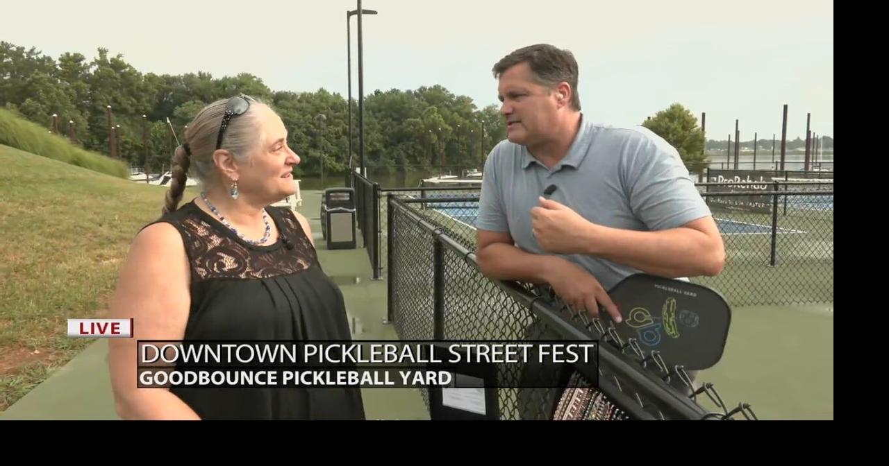 Keith Kaiser talks with an artist as she prepares for the pickleball ...