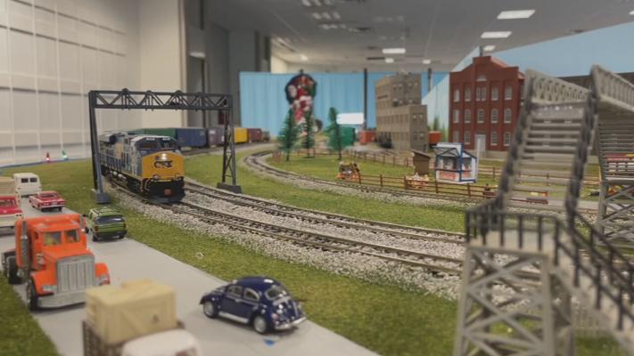 Model train layout on display at Greentree Mall in Clarksville | Local ...