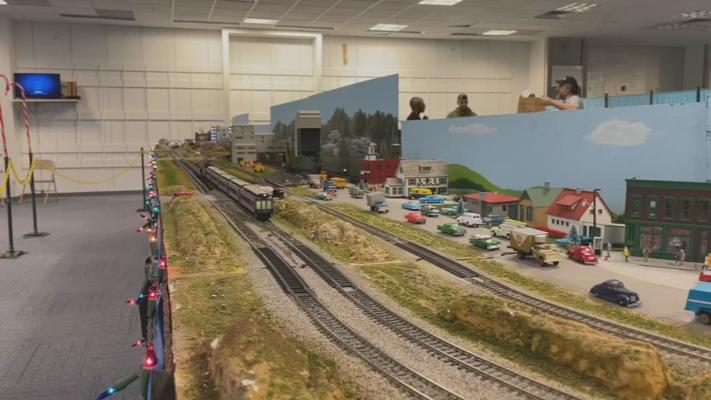 Model train layout on display at Greentree Mall in Clarksville | Local ...