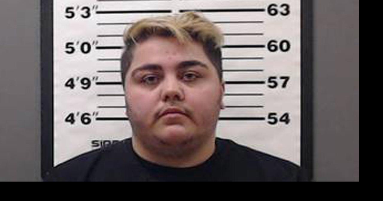 Indiana corrections officer accused of giving 'illegal contraband' to ...