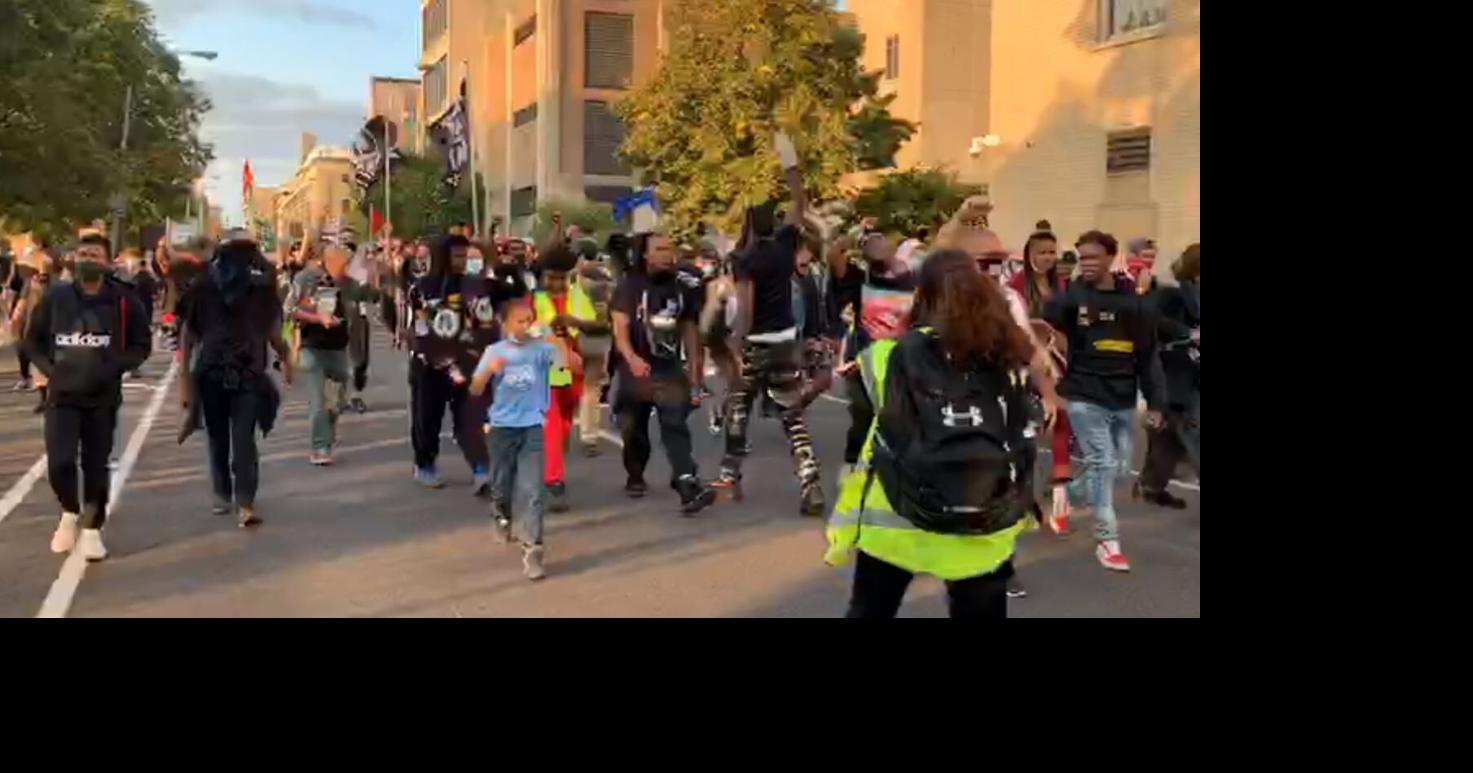 WATCH LIVE | WDRB's Chad Mills is live as protesters remain in downtown ...