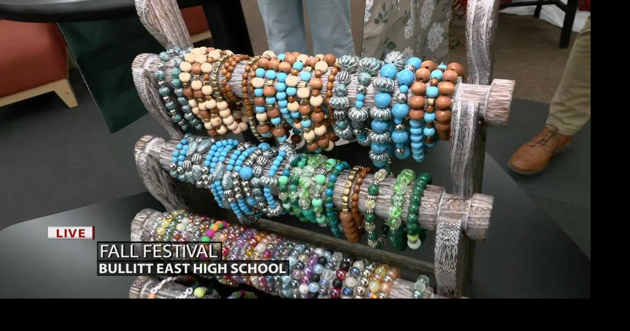 Keith Kaiser talks with a class of 2025 vendor on her work in the Fall ...