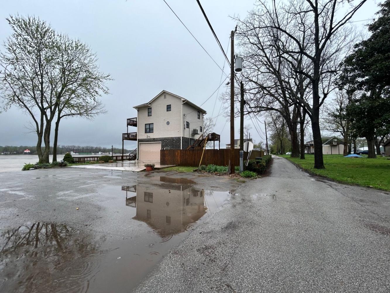 Utica residents evacuate as Ohio River is set to flood dozens of ...