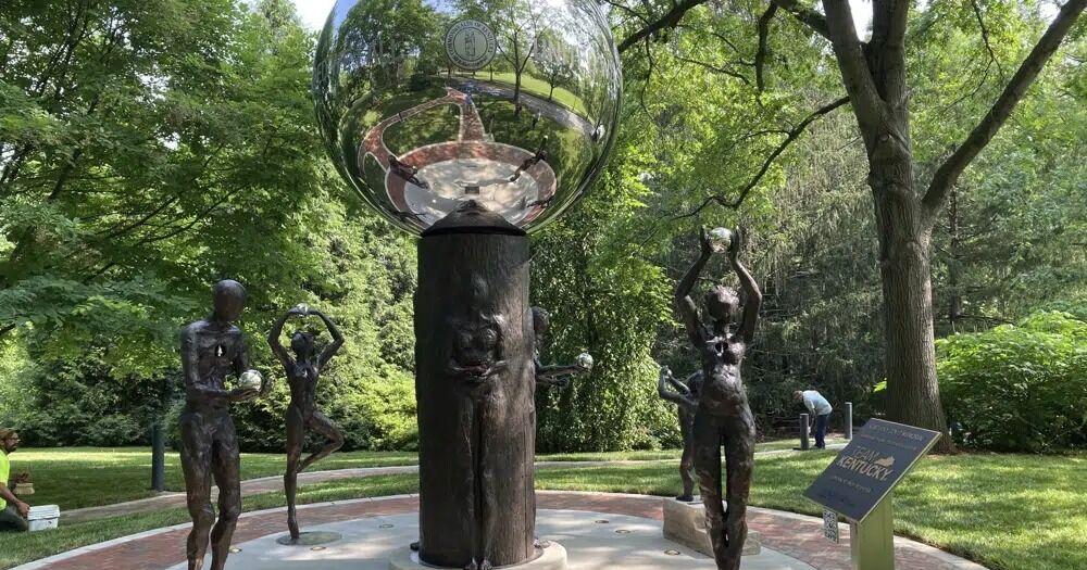 Kentucky dedicates memorial to honor those lost to COVID-19 | Local ...
