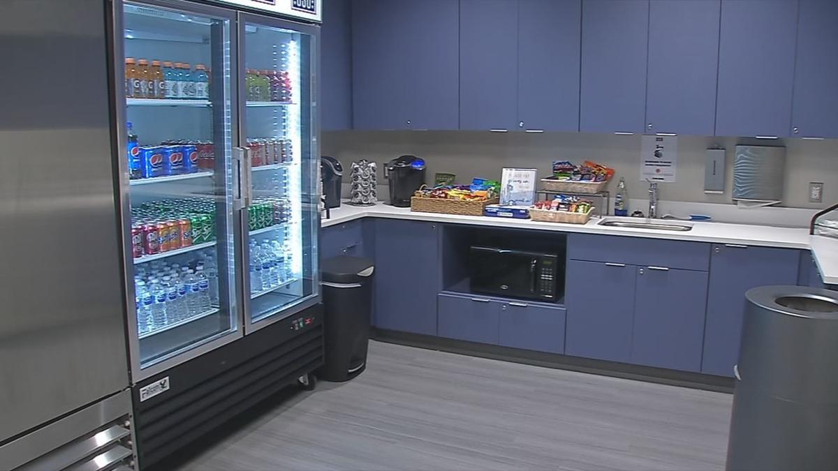 USO Lounge for military families opens at Louisville's airport | Local ...