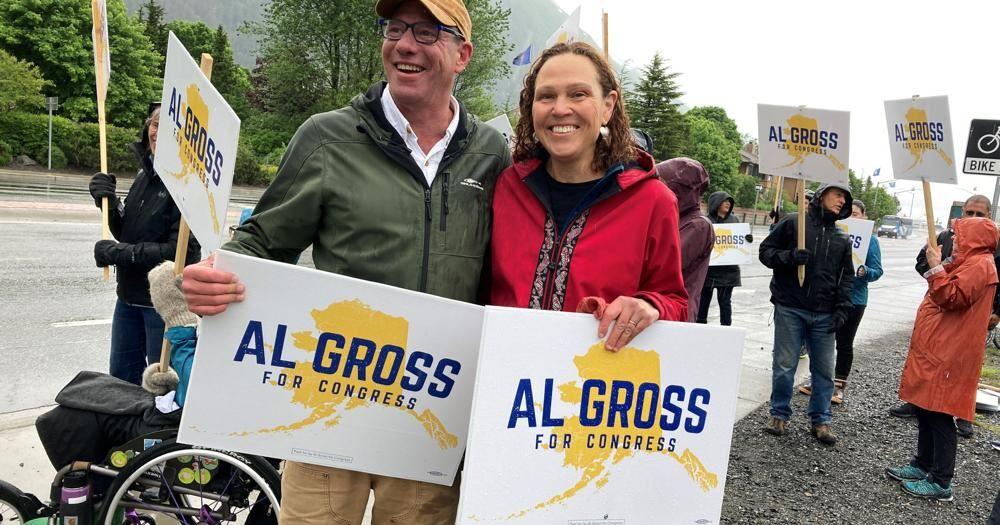 Al Gross poses with his wife | | wdrb.com