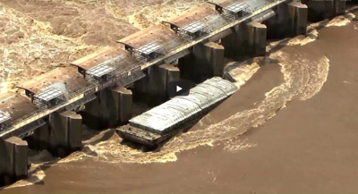 WATCH | Barges Slam Into Dam and Disintegrate | Weather Blog | wdrb.com